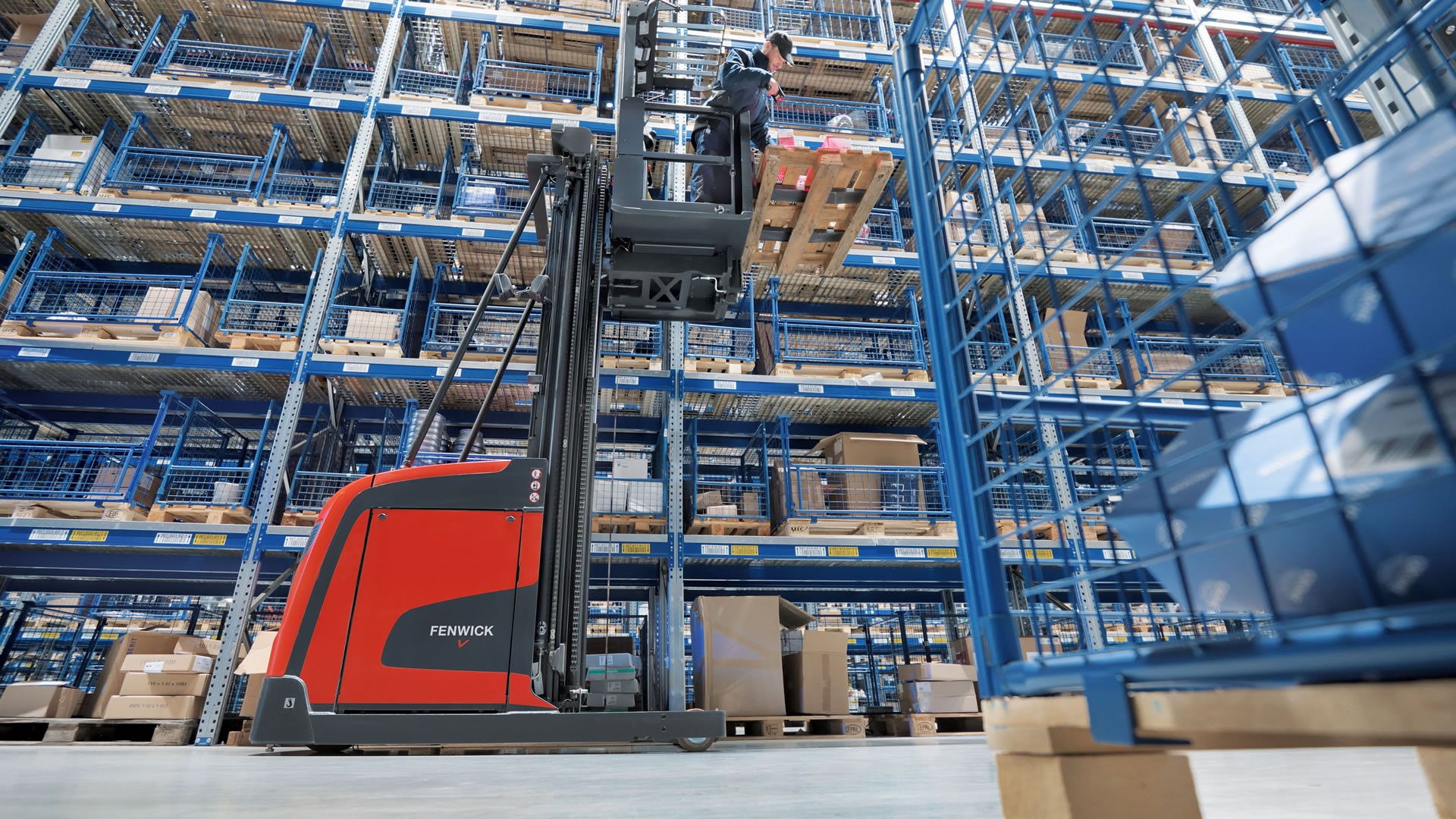 Le nouveau préparateur de commandes vertical V Modular de Fenwick-Linde ...