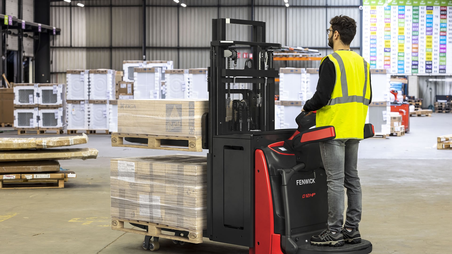 Fenwick-Linde lance de nouveaux modèles de transpalettes, gerbeurs et ...