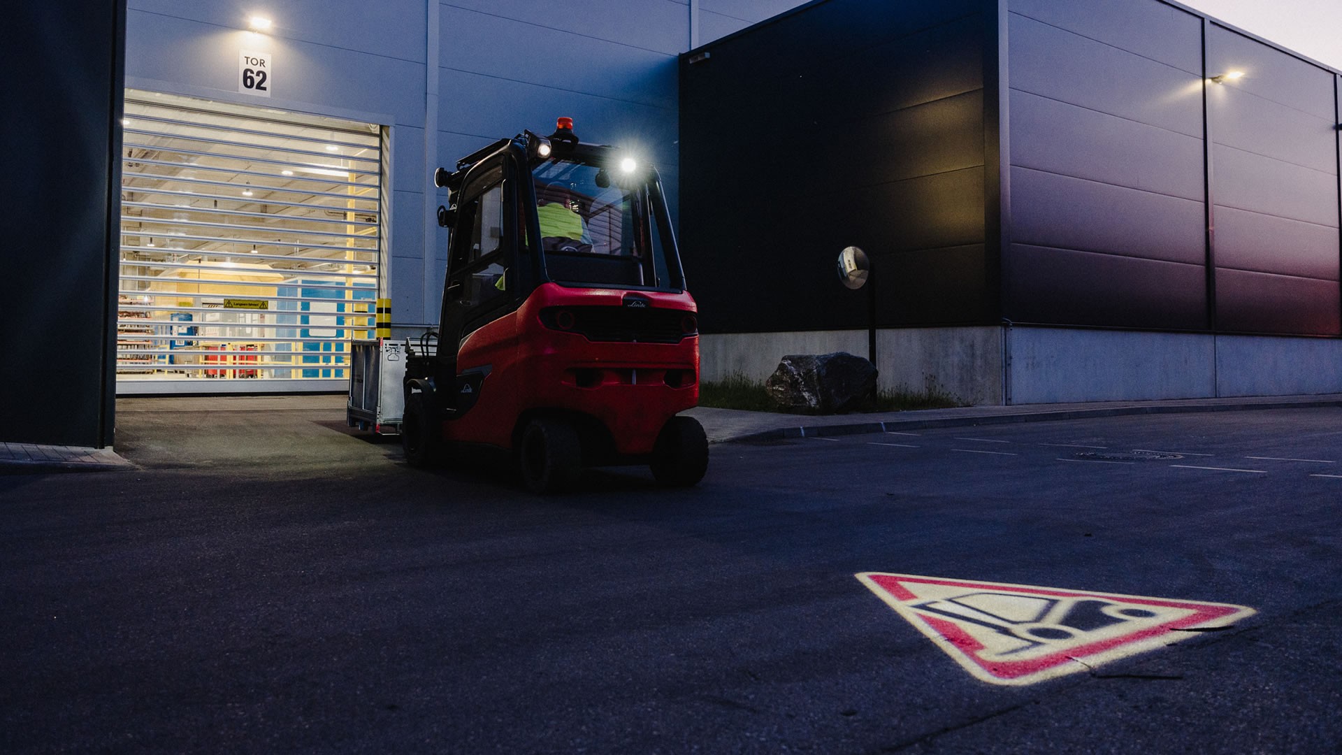 Le système d'assistance Fenwick "Contrôle de porte" permet d ...